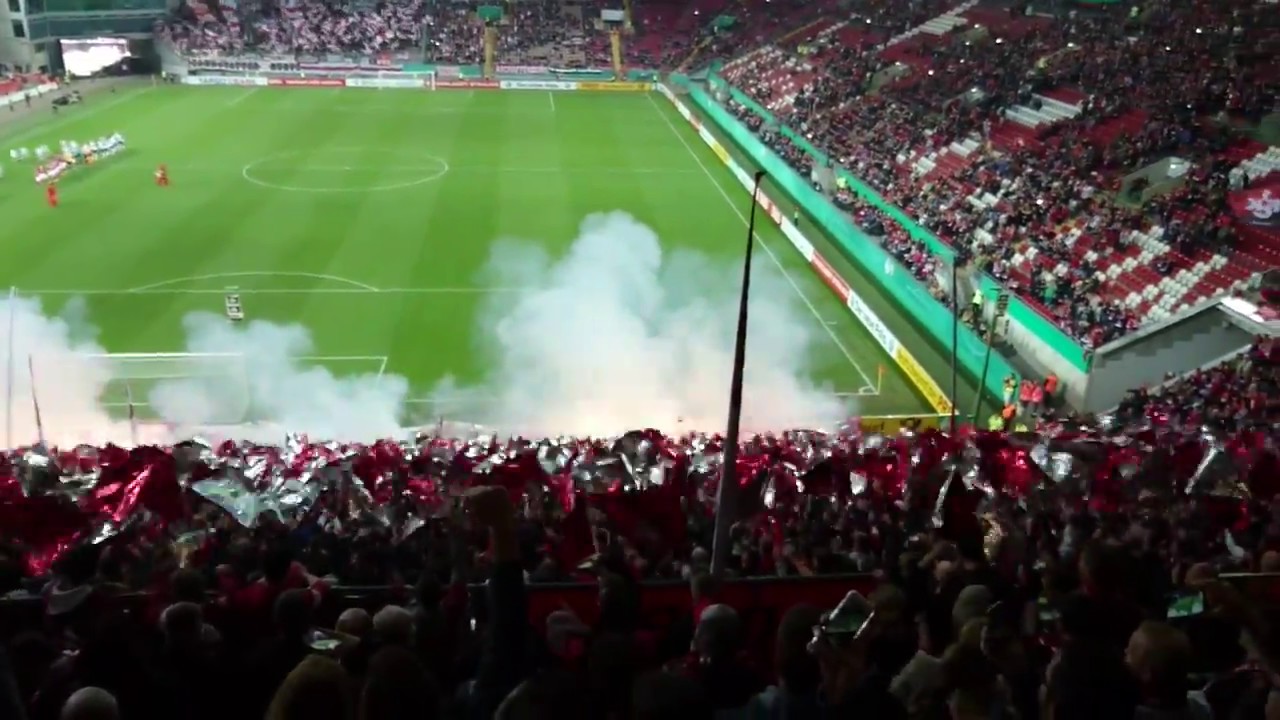 Pokal Choreo und Pyro: 1.FC Kaiserslautern - VfB Stuttgart 1:3 [25.10. ...