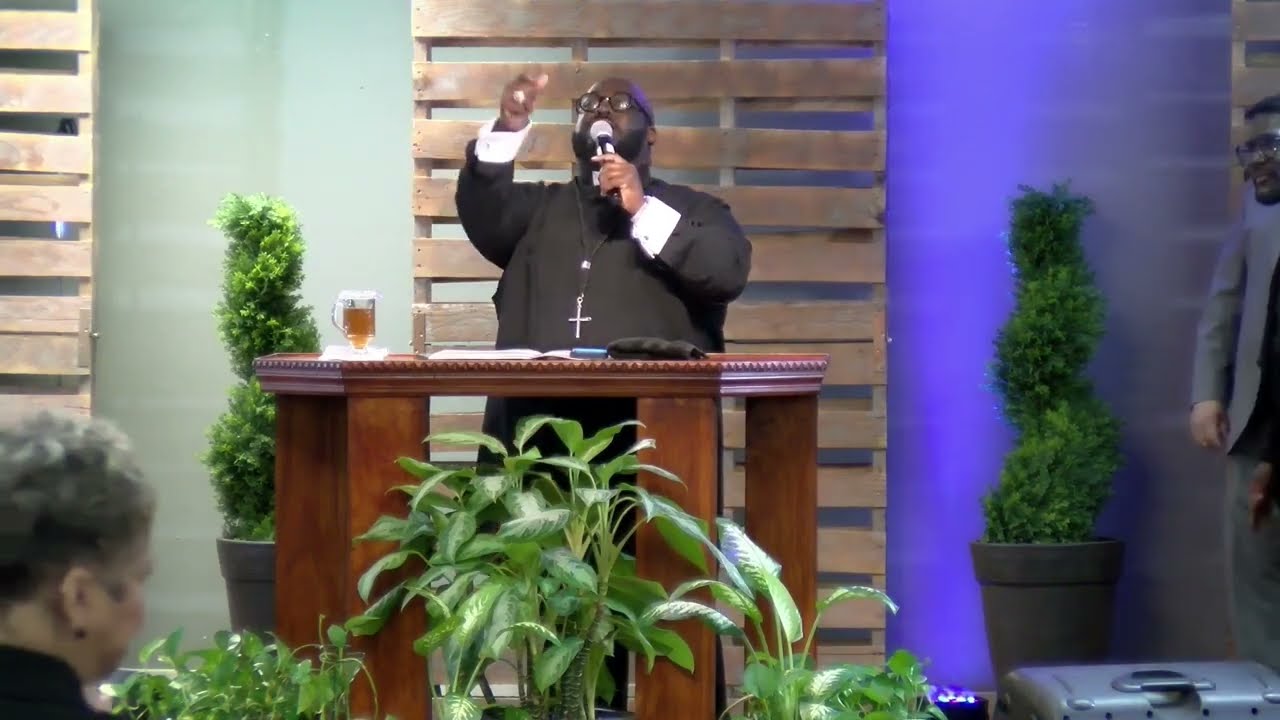 Pastor Derrick Hutchins II sings "Got to see my Lord somehow" - YouTube