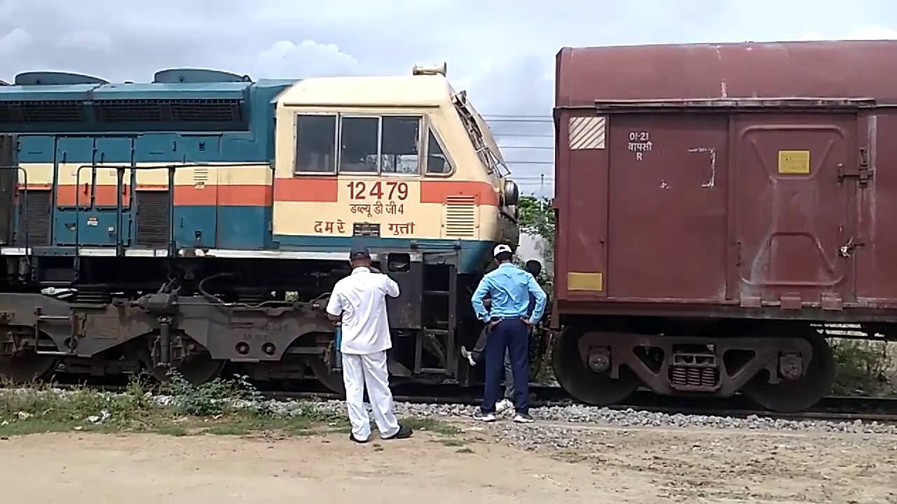 Roaring Gooty WDG 4 twins detaching with BCNHL rakes - Indian Railways ...