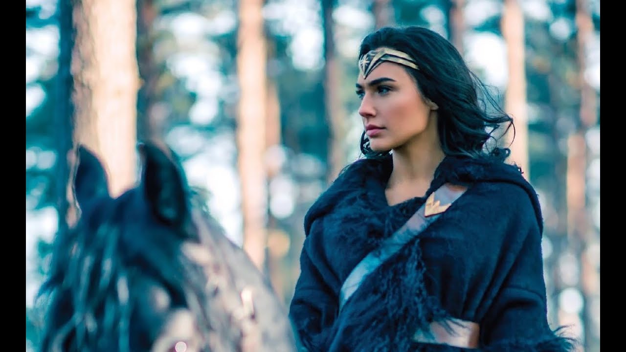 Wonder Woman EW Comic Con Issue Images - YouTube