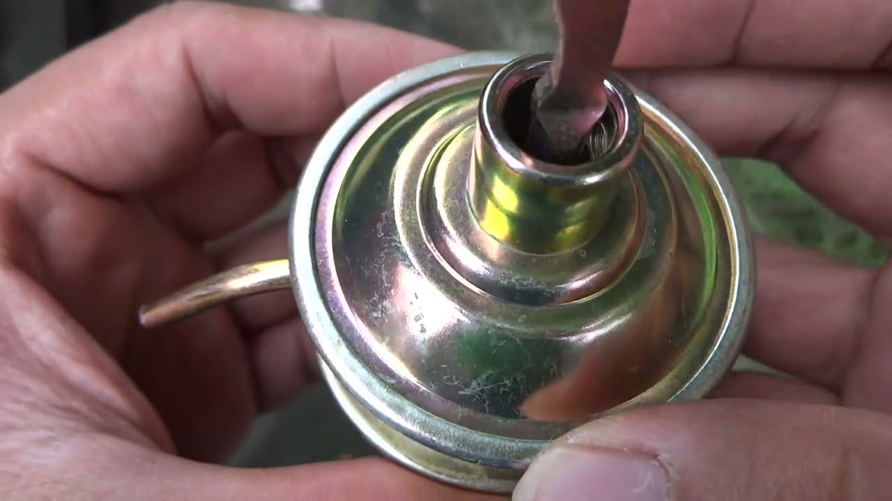 Toyota 2E Distributor Vacuum Advancer Testing and Installing - YouTube