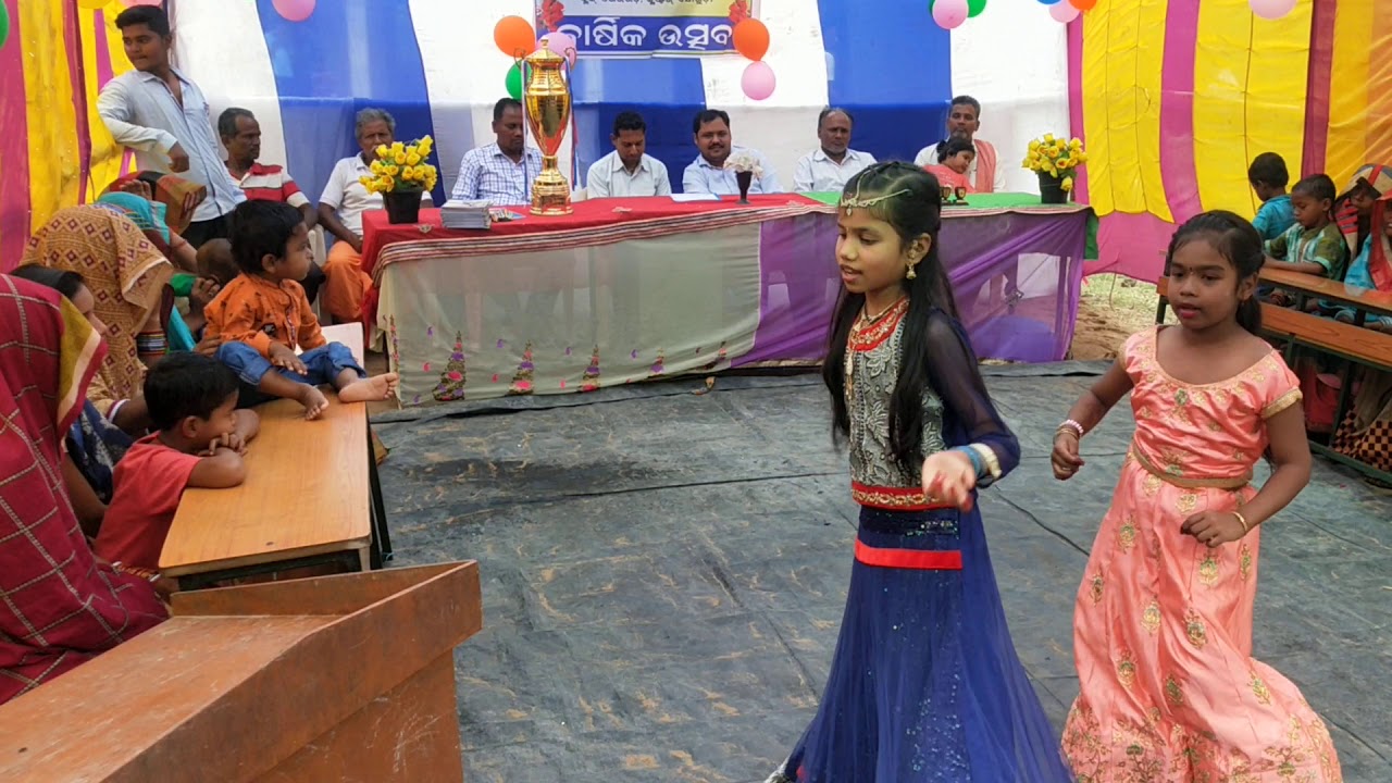 Saki saki hindi school dance, B chikili primary school - YouTube