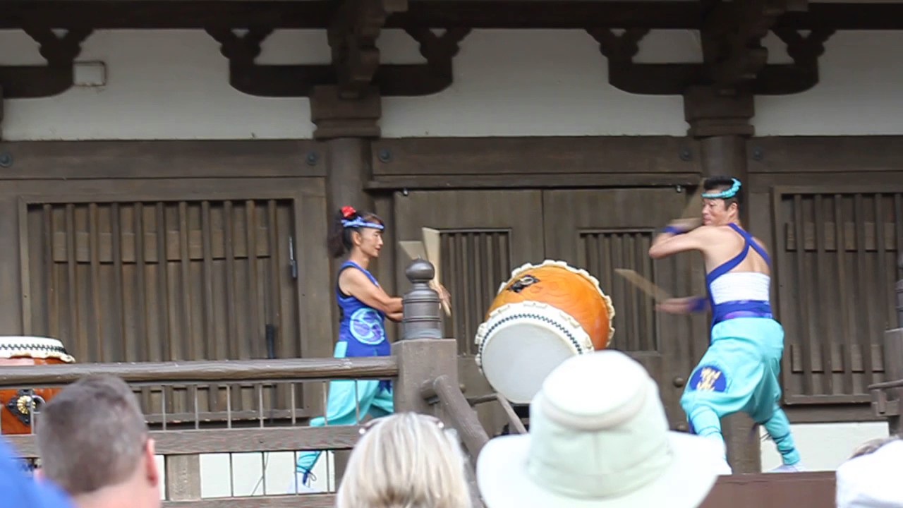 VERY GOOD Japanese Drummers in Disney World EPCOT - YouTube