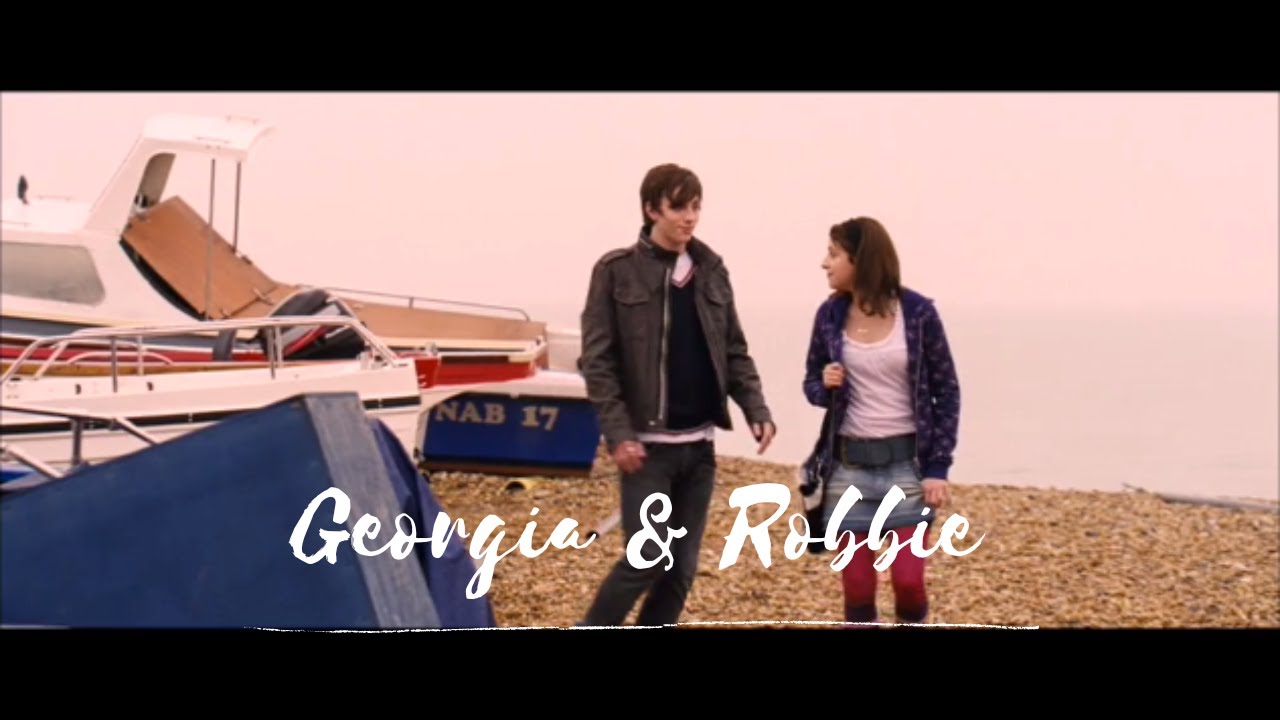 Georgia & Robbie - Angus, Thongs and Perfect Snogging - YouTube