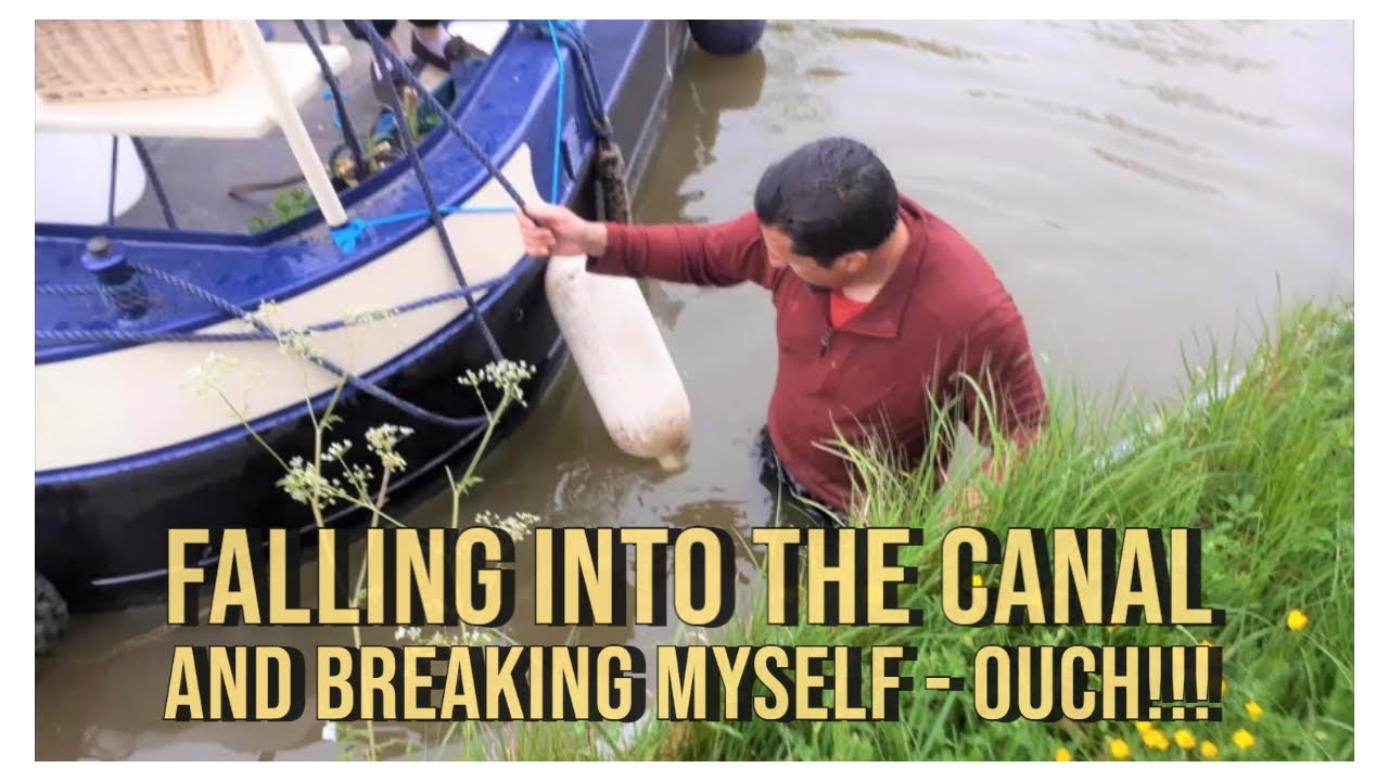 38 narrowboat life UK - Falling Into The Canal And Breaking Myself GOSH ...