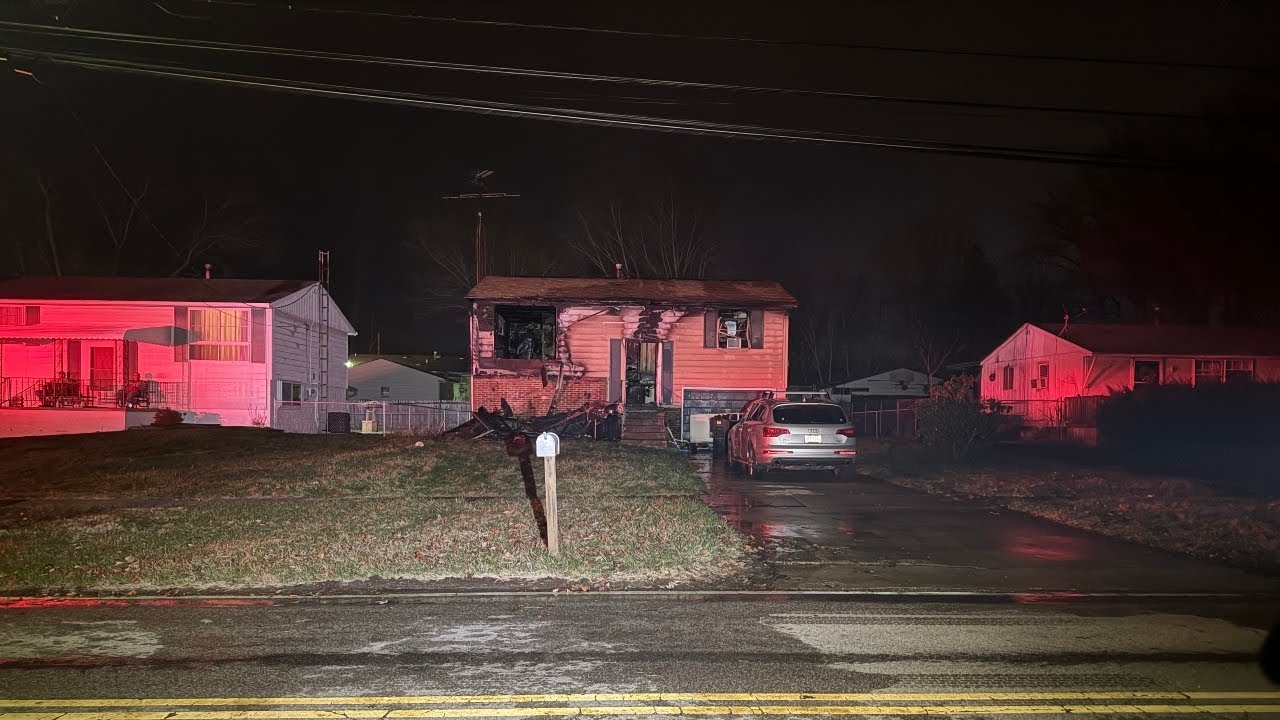Kids jump from porch to escape Warren house fire - YouTube