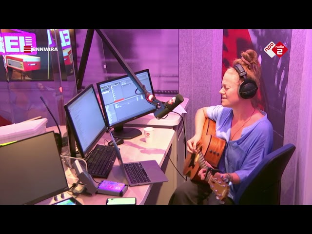 Leonie Bos - Voice of Freedom Live @ GIEL Radio NPO2 Acordes - Chordify