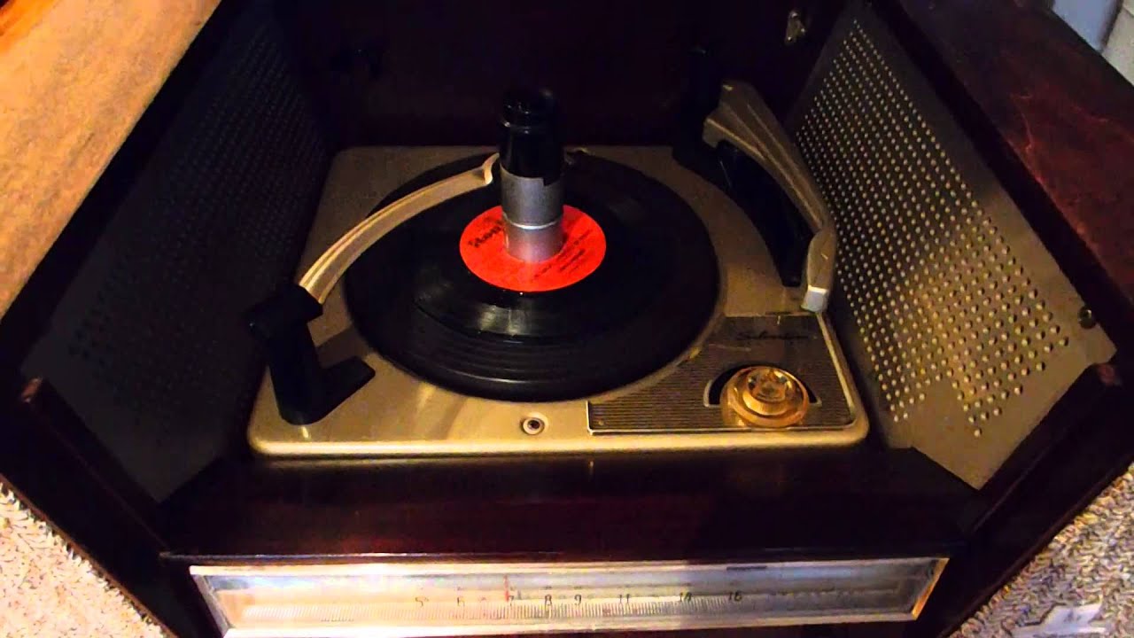 Silvertone record player 45 RPM record and AM radio demo - YouTube