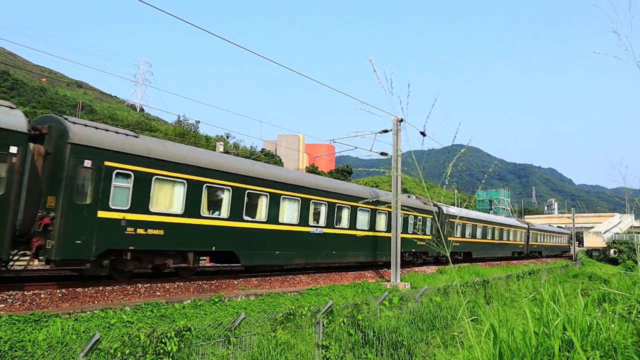 {ICTT} SS8 0173 hauling Z100 Shanghai Through Train passing Tong Hang ...
