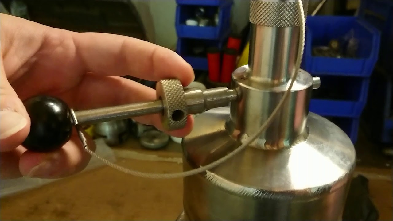 Bayonet lock mechanism for Sample Cylinder for liquid Chlorine - YouTube
