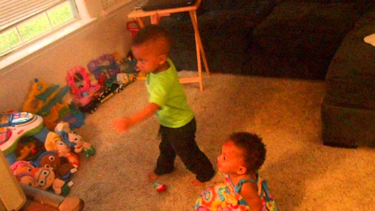 DANCING TO THE DJ SHUFFLE (Disney Junior) - YouTube