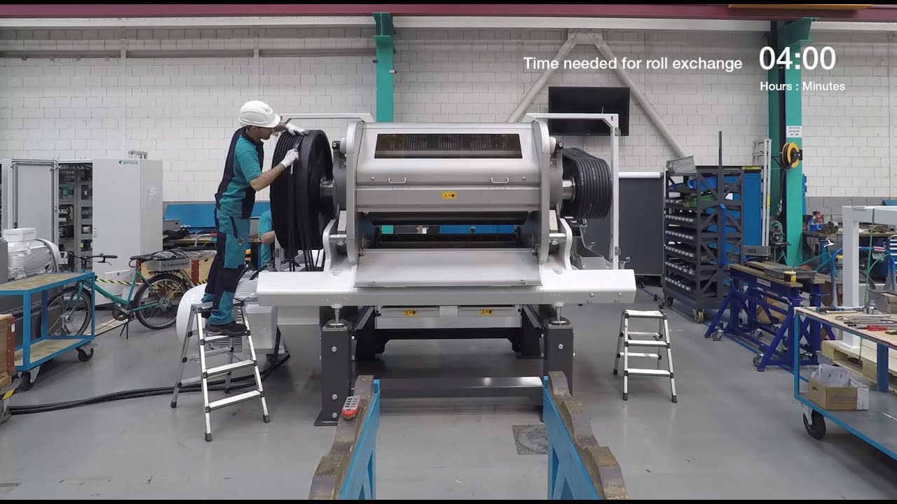 Bühler FlakingMill PolyFlake - Timelapse video - YouTube