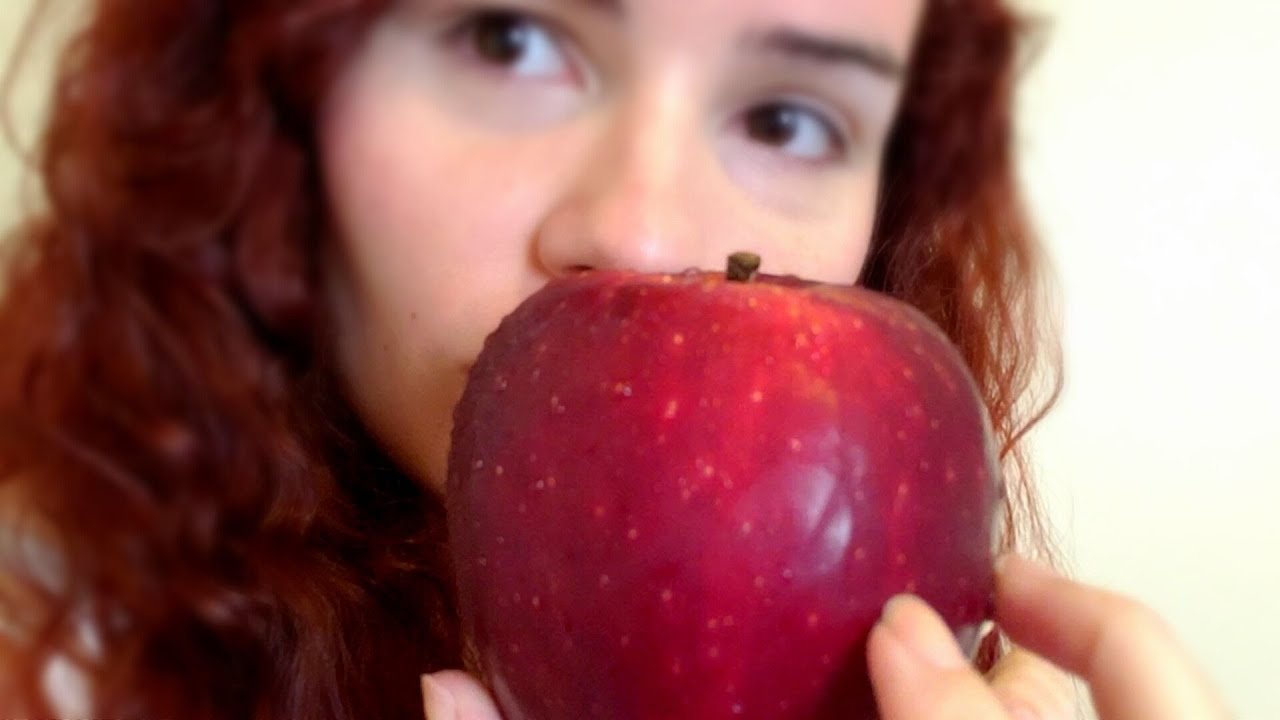ASMR Apple Eating (Close Up Triggers, Crispy, Crunchy, Wet Mouth Sounds ...