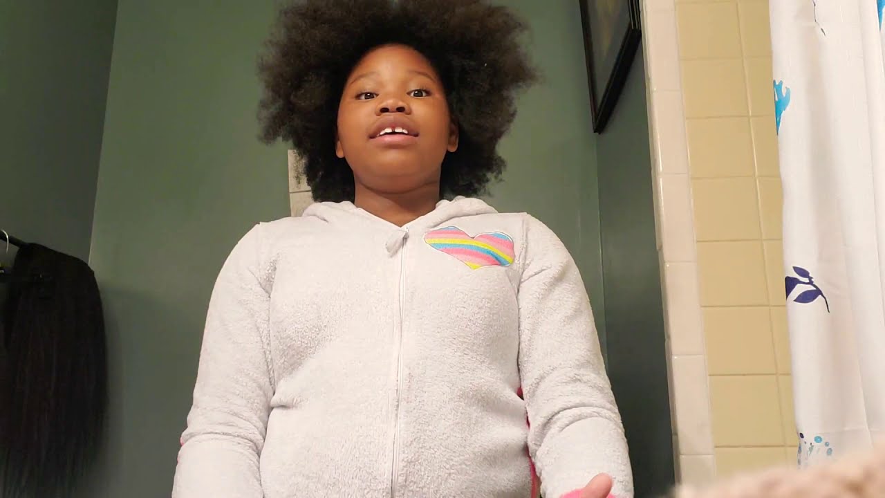 How to put my hair in a puff - YouTube