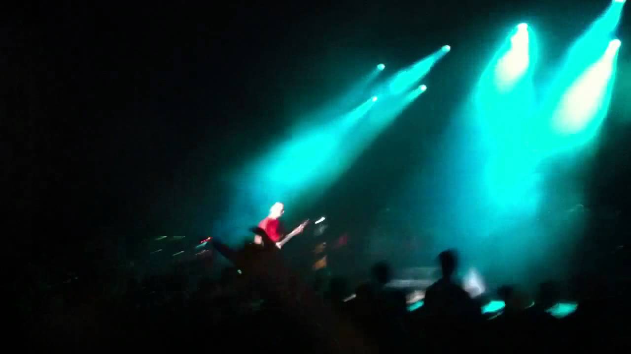 311 - P-Nut Bass Solo - YouTube