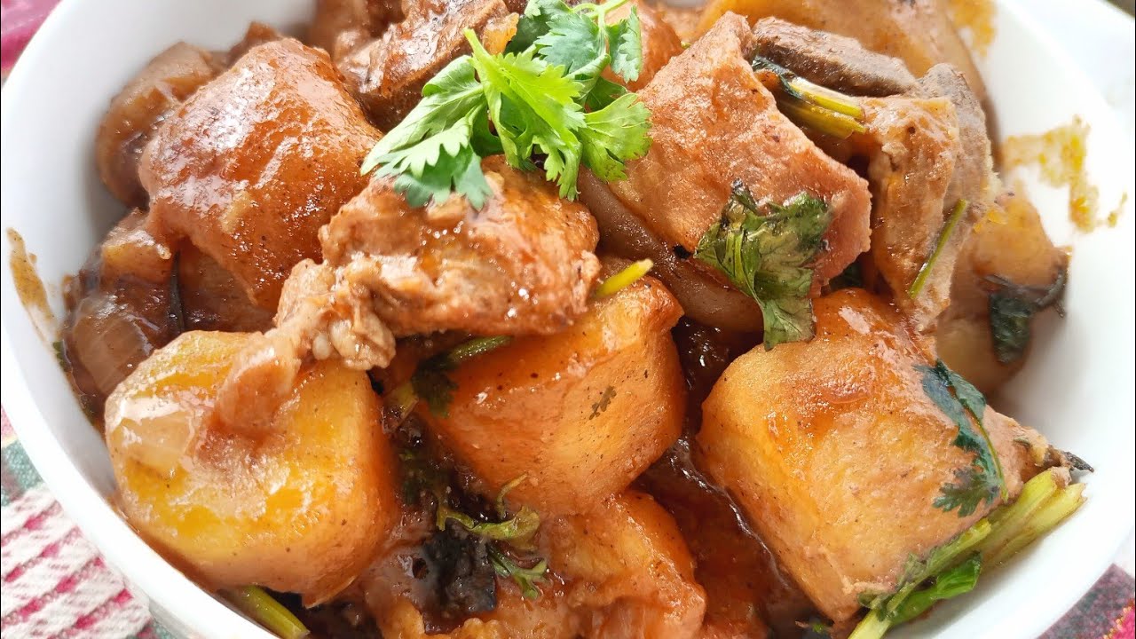 The Best KATOGO Dish: Matooke and Pork! - YouTube