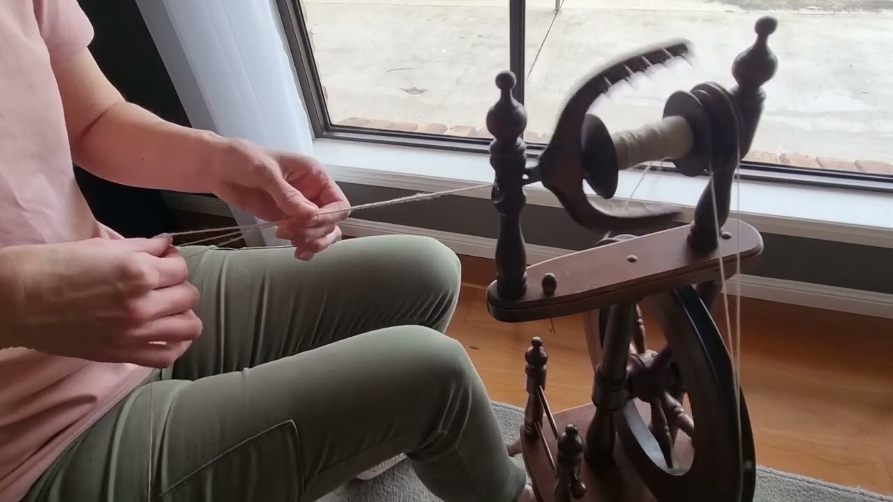 SPINNING chain plying alpaca/merino fibre 01 - YouTube