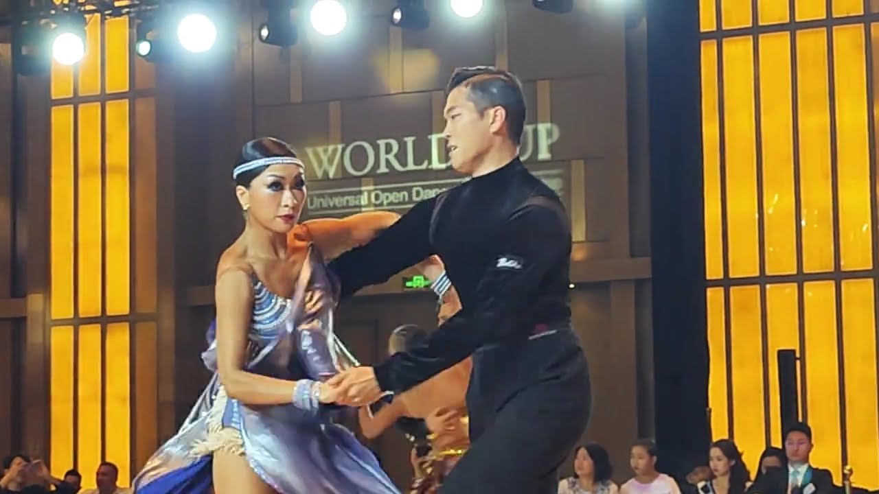 What a passionate dance! Many excellent dancers here. Let's dance ...