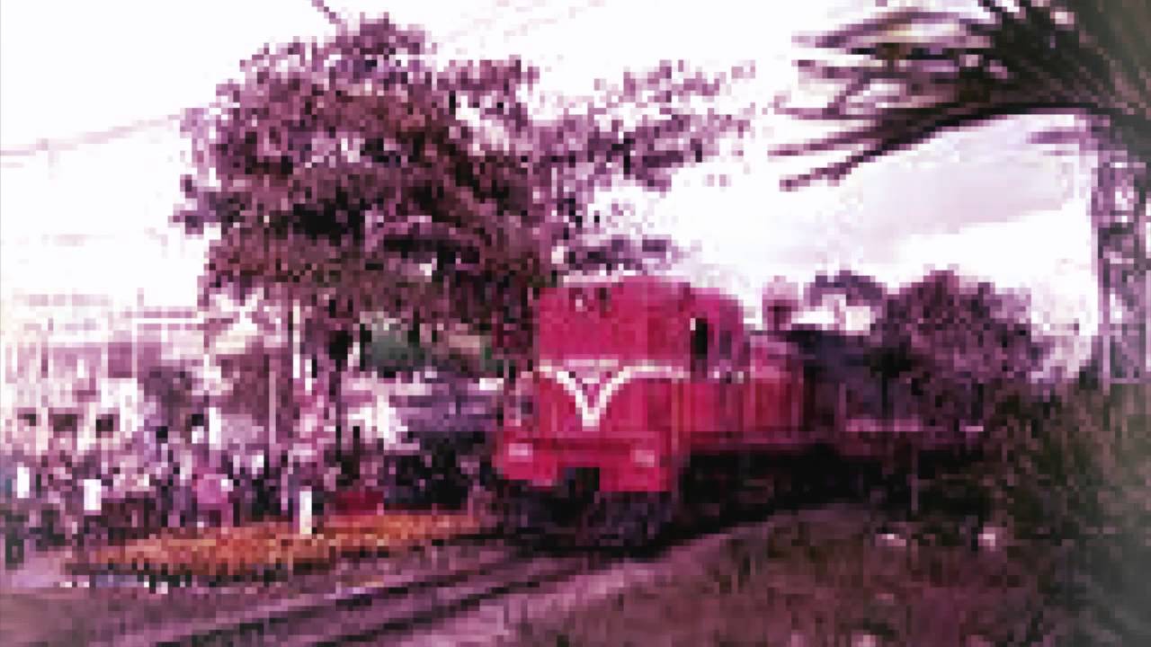 Locomotive D13E Red (Made In India)in Viet Nam - YouTube