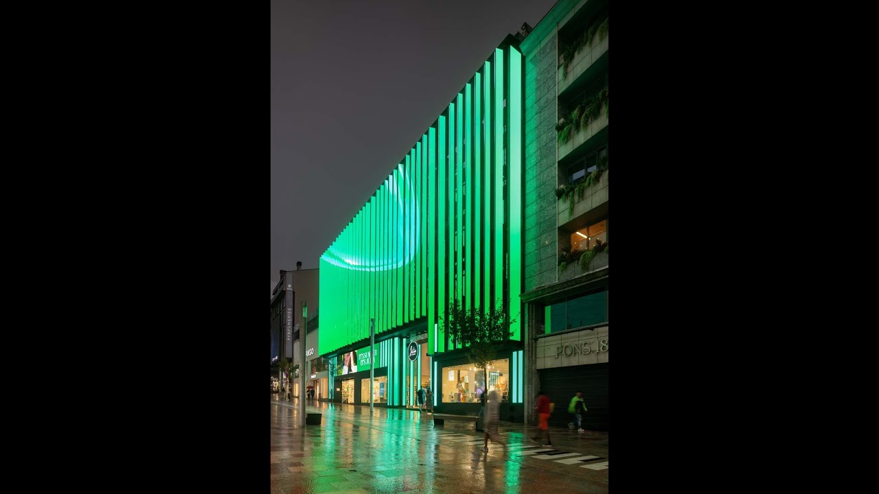 Flagship store facade stands out with LED fins - YouTube