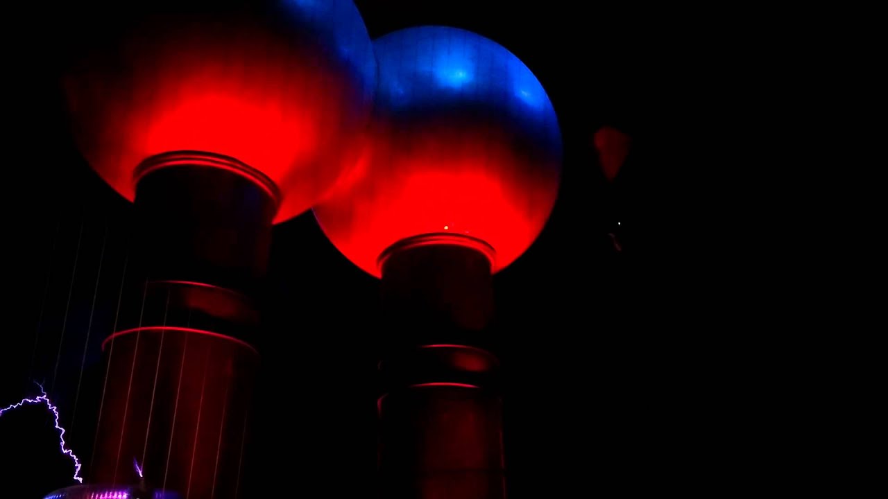 Museum of Science Boston Tesla coil Music Lightning Show - YouTube