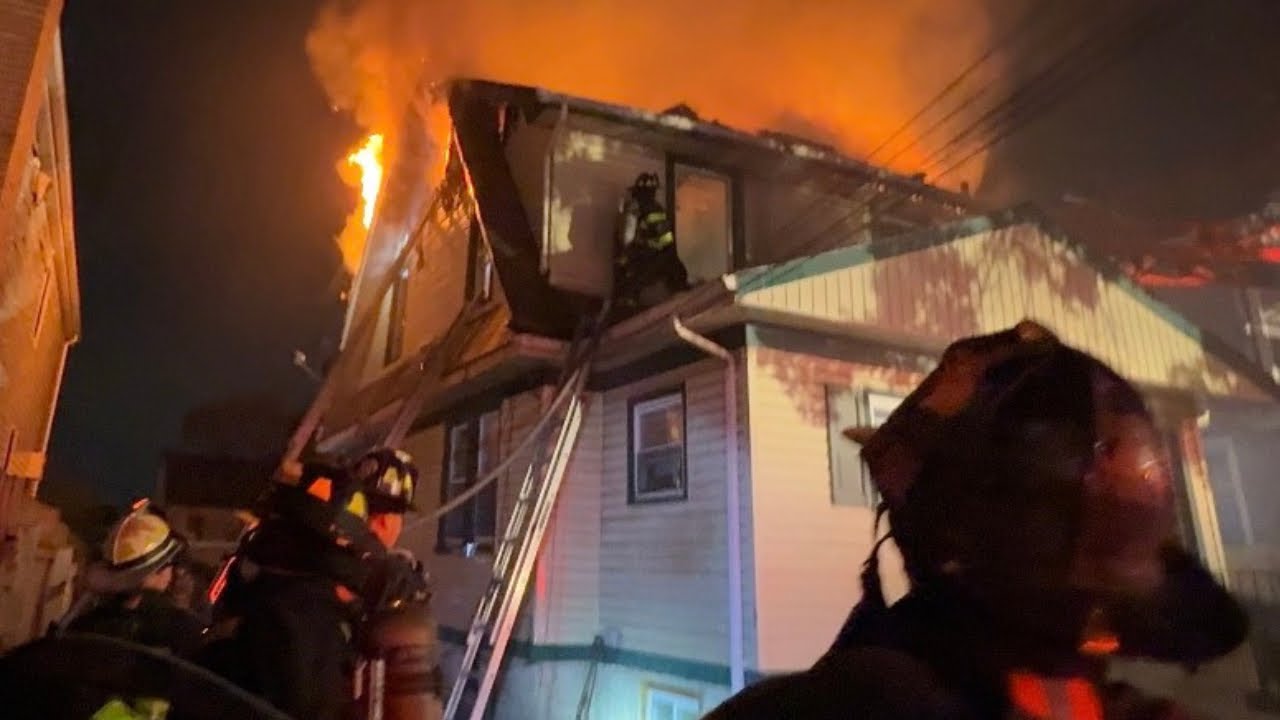**EARLY ARRIVAL HOUSE FIRE** FDNY Operating at queens All hands 10-75 ...