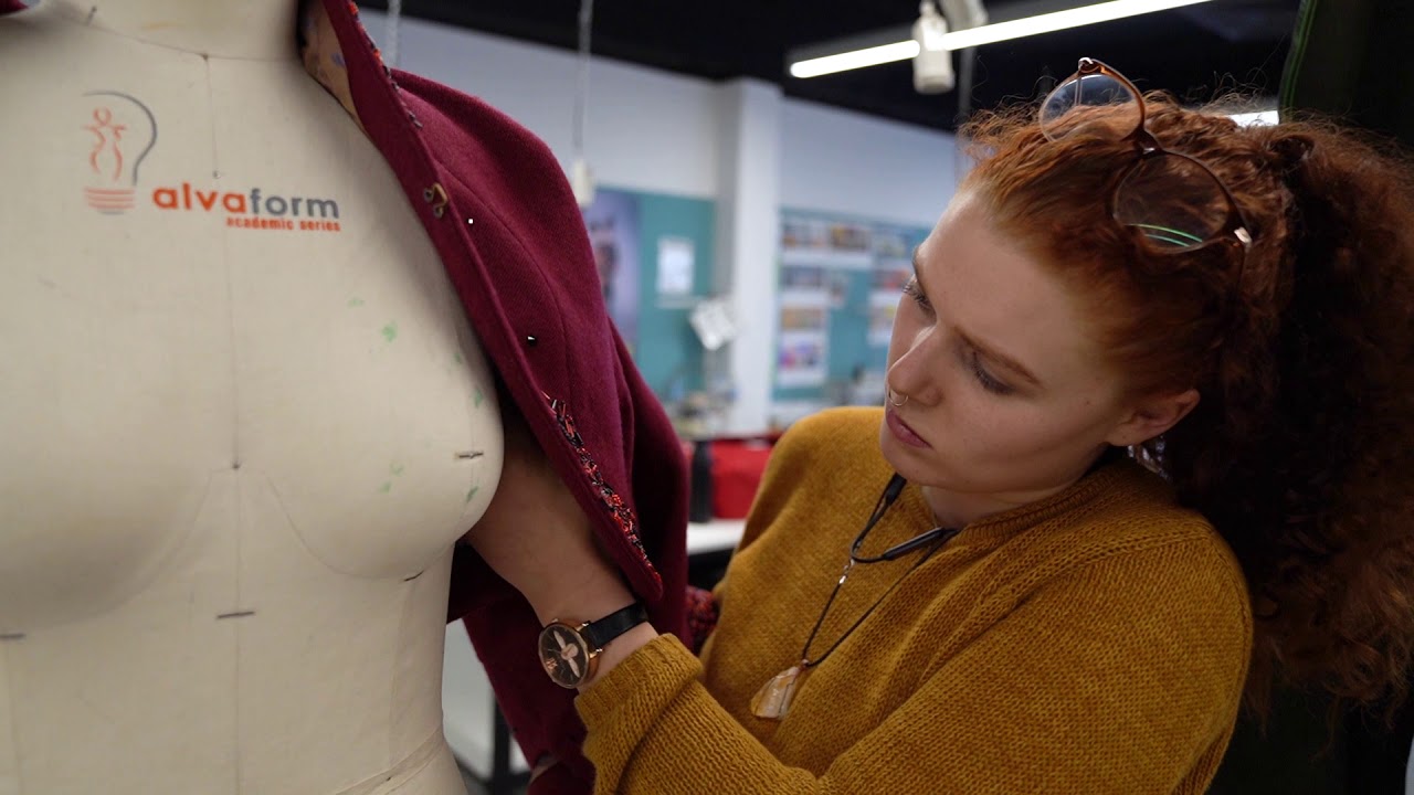 Melbourne Fashion Week - Emma Beard - YouTube