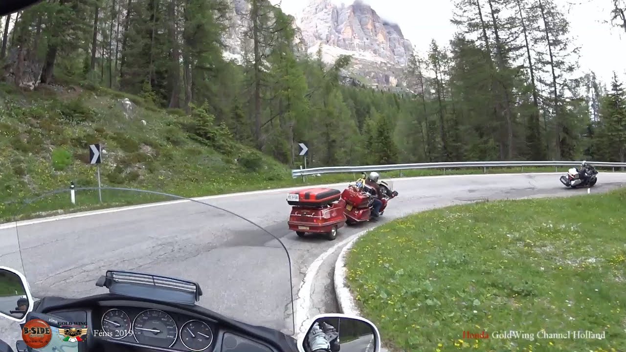 How does it feel to ride a Goldwing - YouTube