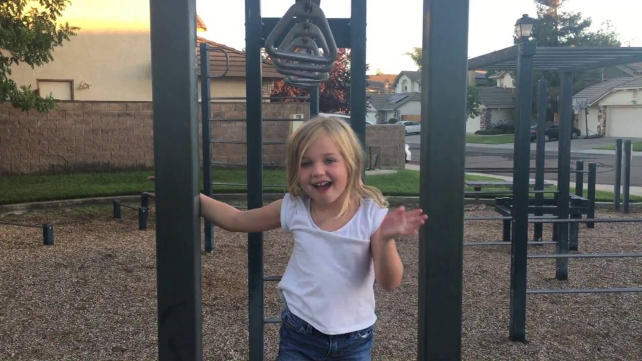 Makenna's DIY show theme song - YouTube