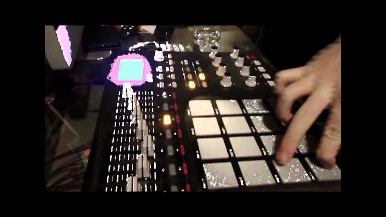 making sampled beats on the akai mpd32 - YouTube