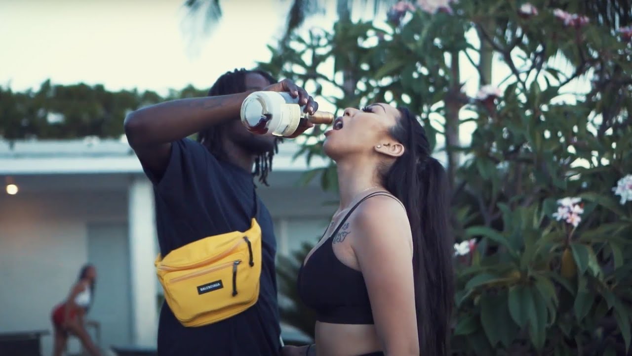 Cash Kidd - 2 Hand Touch (Official Video) - YouTube