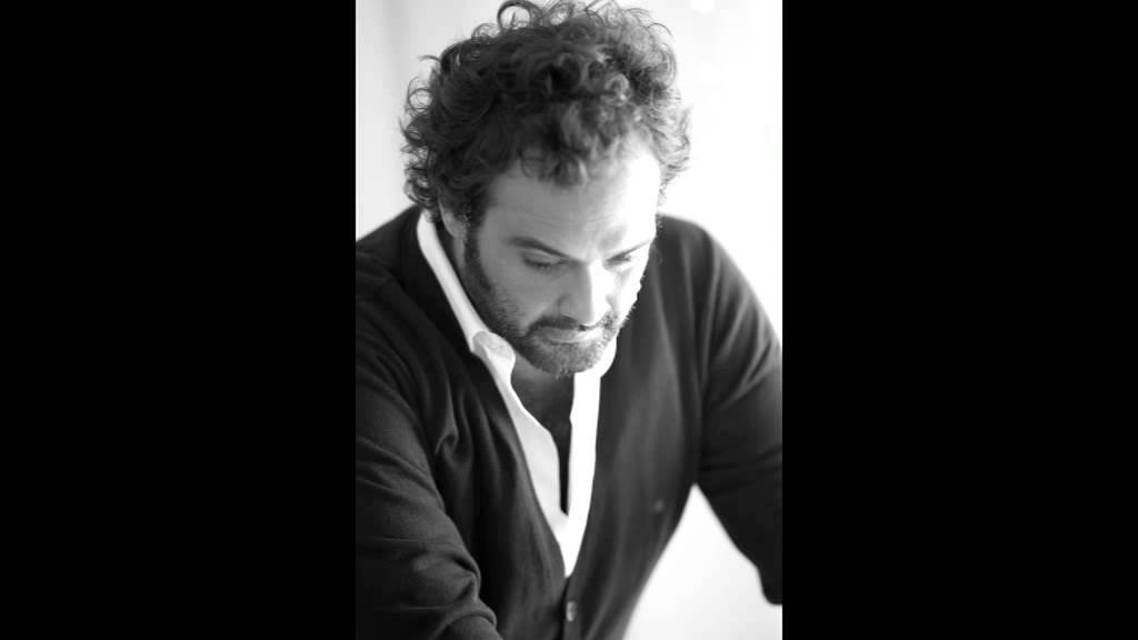 ALEJANDRO VEGA "PIANO Y VOZ" En directo - YouTube