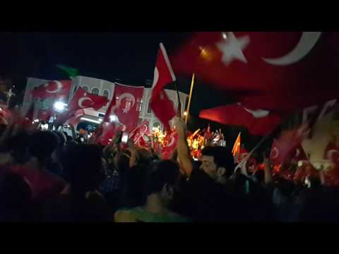 2.dakika 18.saniye deki tipe dikkat :) darbeye karsi zafer 2016 kisikli