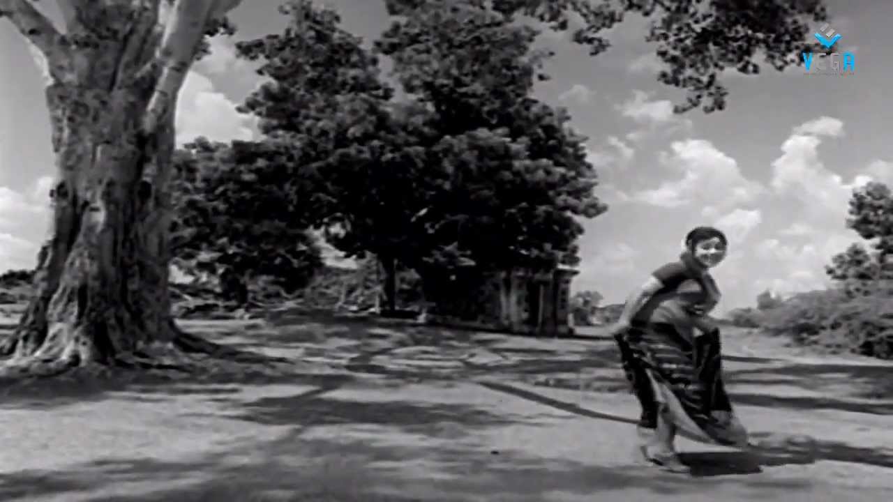 Nee Potha Mookuthi (Malligai Poo) - YouTube