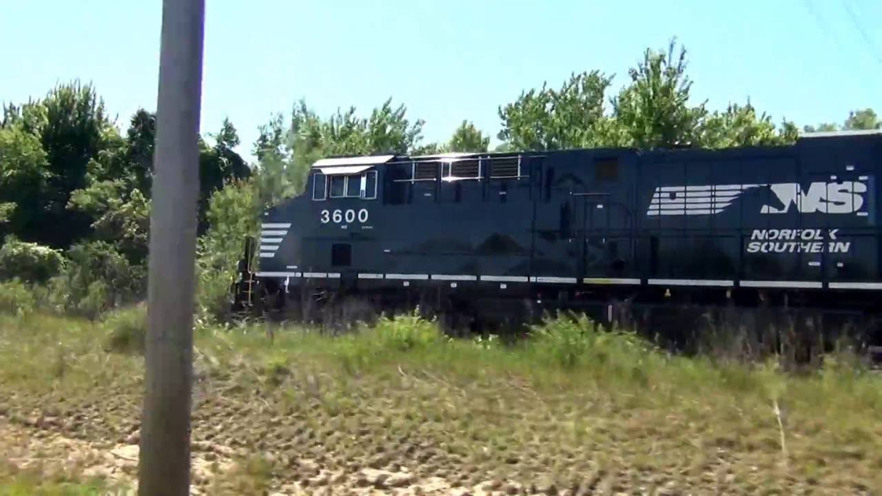 First Norfolk Southern Tier 4 Engine 3600 - YouTube