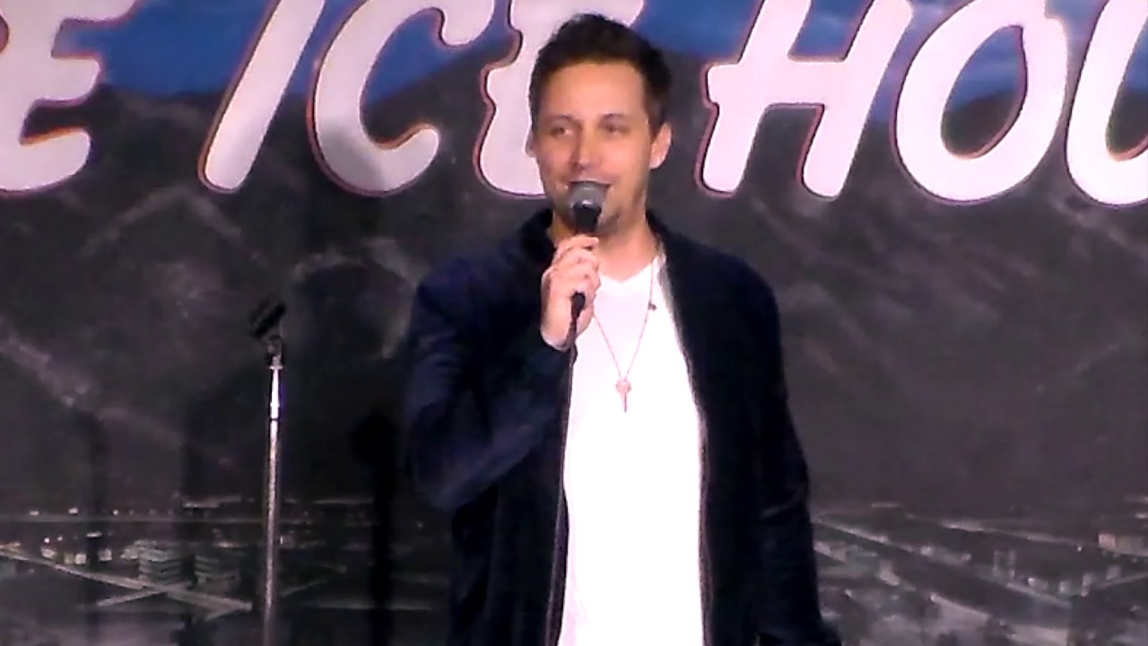 Geoff Keith - Fun with the crowd - YouTube