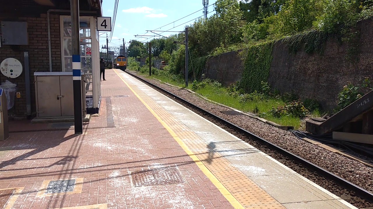 GBRF Class 66715 Alexandra Palace 1/5/1/20 - YouTube