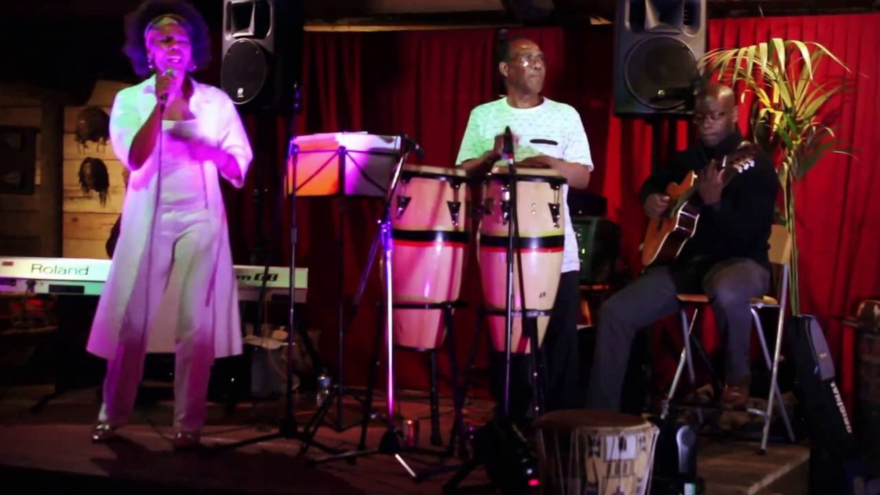 Laura Ige Live @ Akamba, Solihull - YouTube