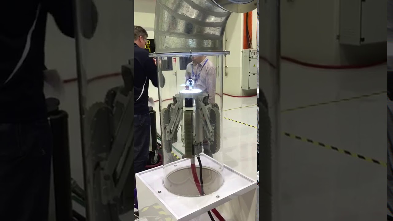 Jetty Robot with dry ice cleaning climbing up vertical duct - YouTube