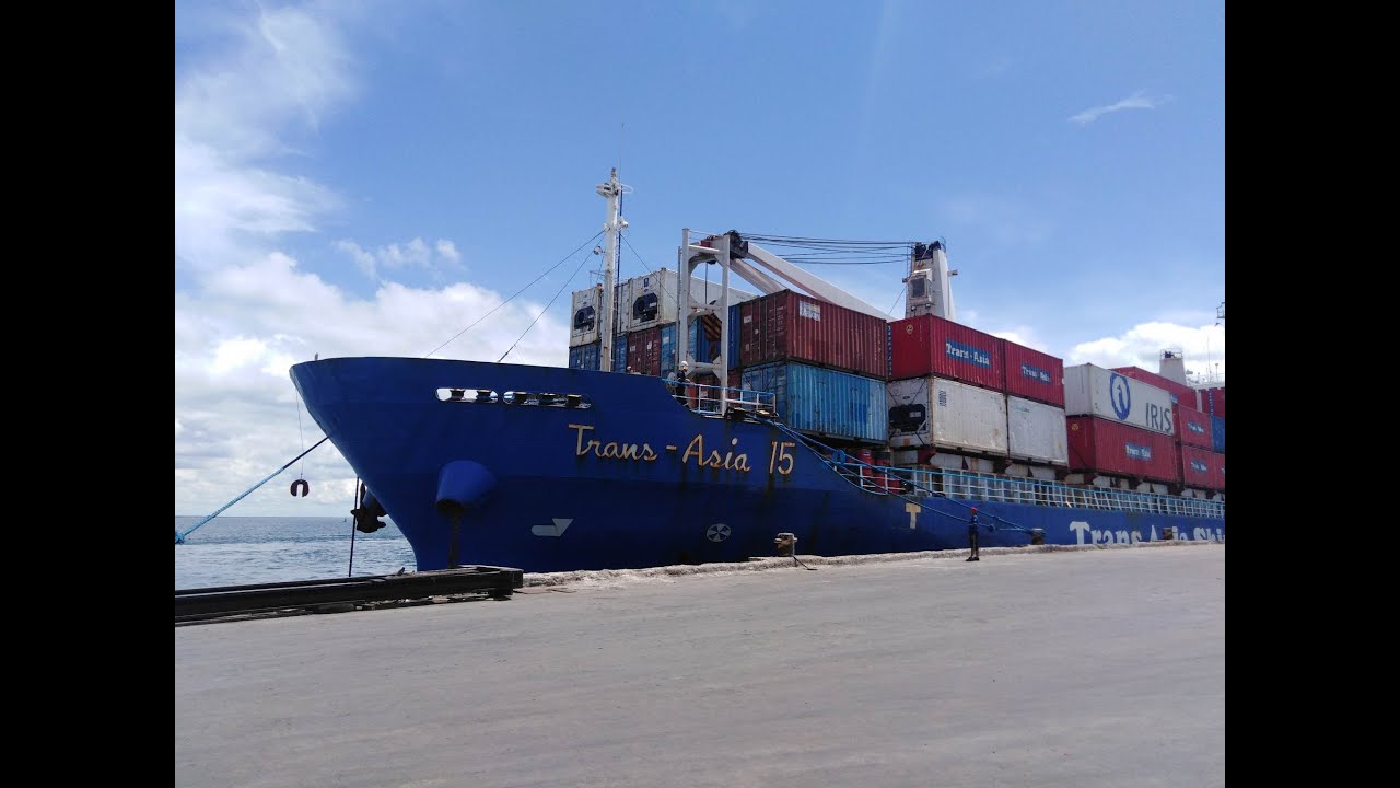 Intense docking of TA15 at Port of Kudos Davao - YouTube