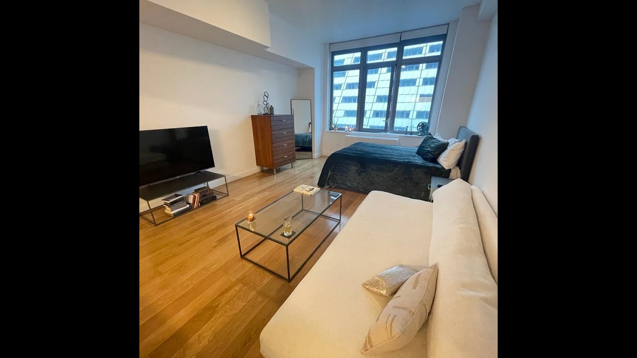 Studio in Midtown Manhattan luxury building - YouTube