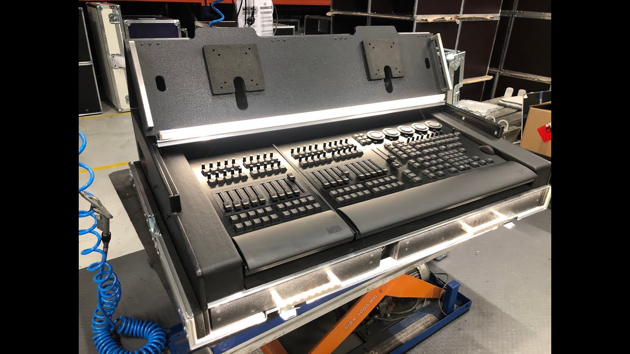 Santosom Flight Case Solution for MA 3 Command+Fader Wing - YouTube