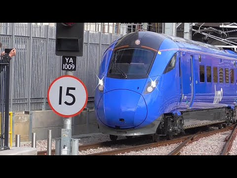 *FIRST PASSENGER SERVICE* Lumo Class 803 at London Kings Cross 25/10 ...