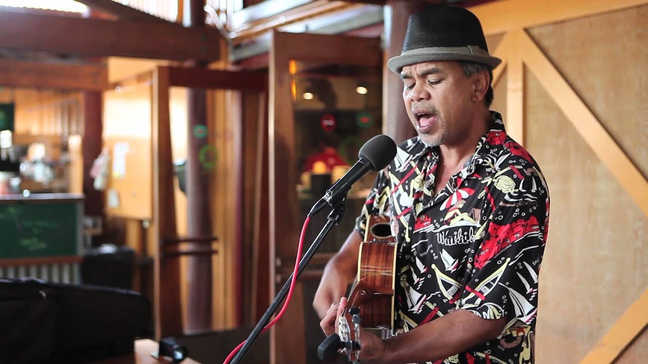 Dennis at the Kona Brew Pub - YouTube