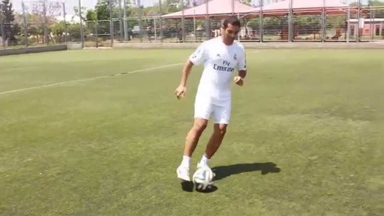 How to play like Cristiano Ronaldo - YouTube