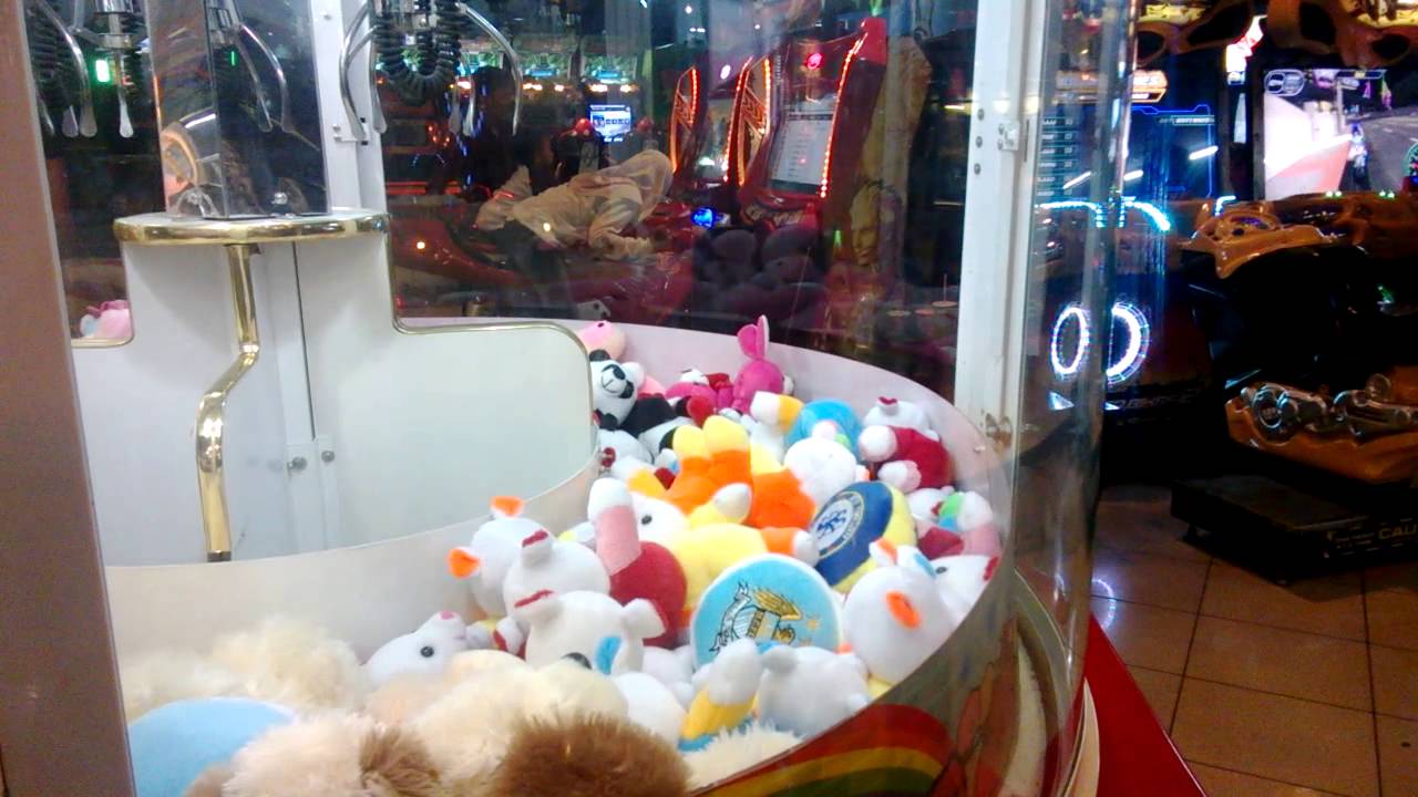 Win on Moving Claw Machine - YouTube
