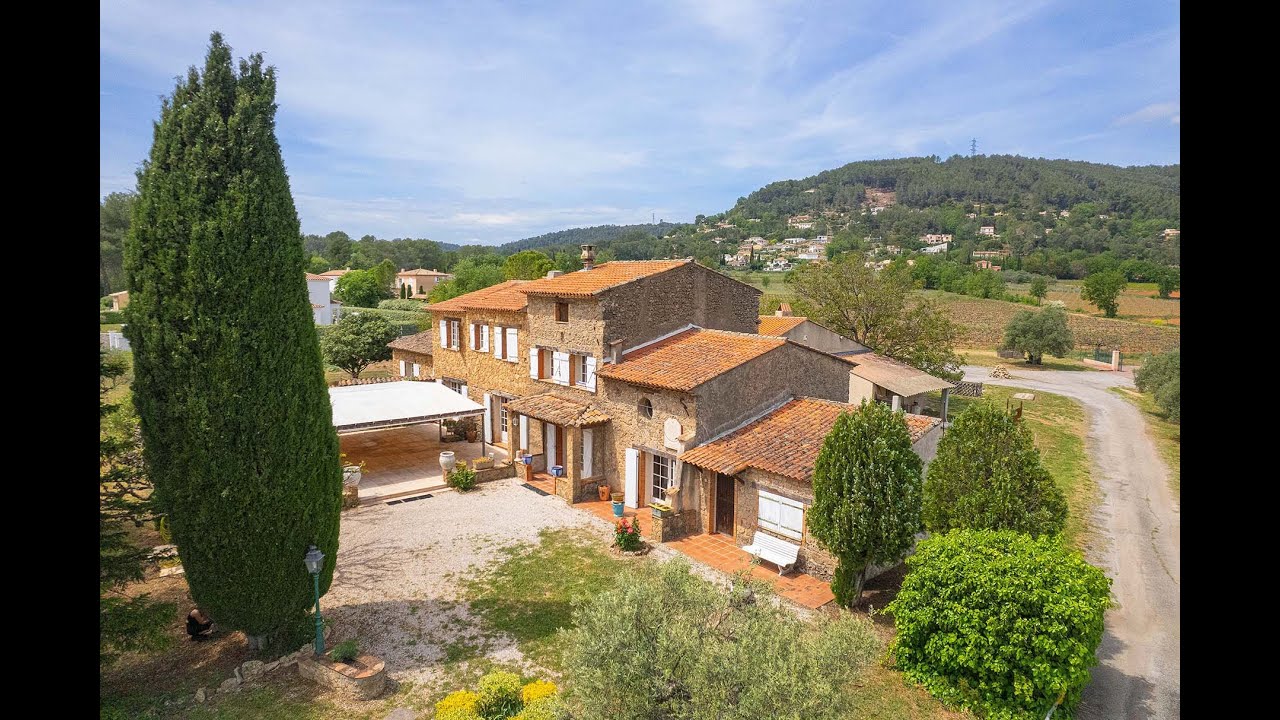 Authentique bastide provençale dans un parc de verdure - YouTube