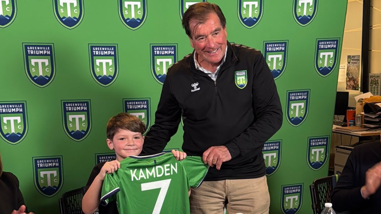 GREENVILLE ANNOUNCE KAMDEN AS NEW STRIKER - YouTube