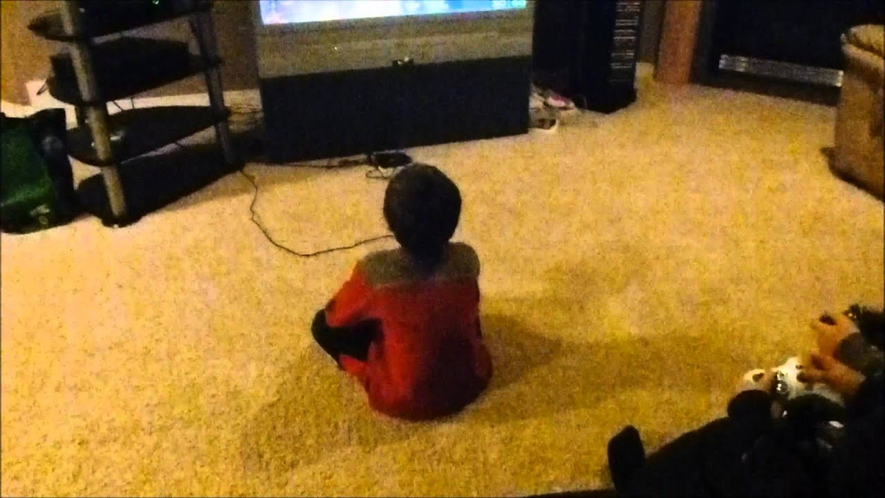 Little kid cries over xbox - YouTube