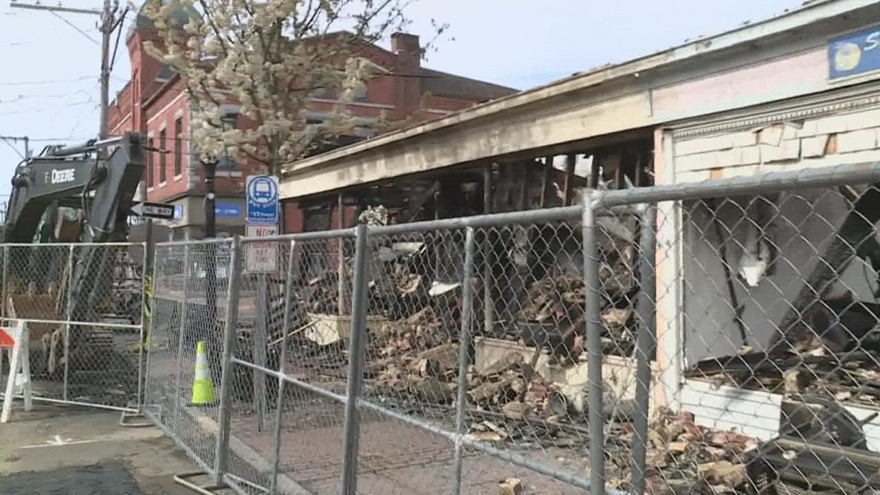 Antique shop fire started by store employee accidentally igniting wax ...